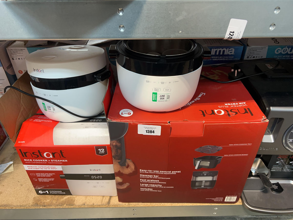 Lot 1384 - 3 Instant rice cooker and steamers,